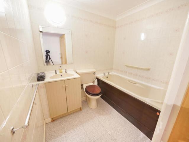 2 bedroom flat for sale in Mayals Road, Swansea, SA3