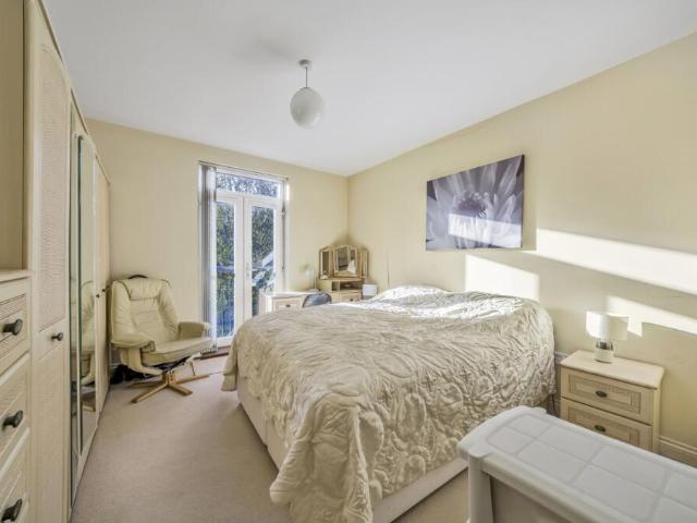 2 bedroom flat for sale in Mayfair Court, Stonegrove, HA8