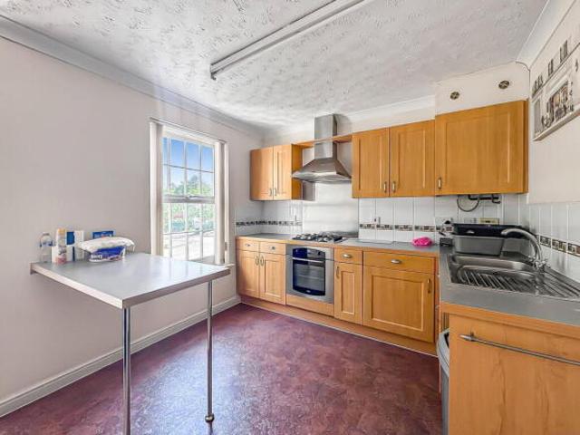 2 bedroom flat for sale in Mayhill Way, Gloucester, GL1 3NW, GL1