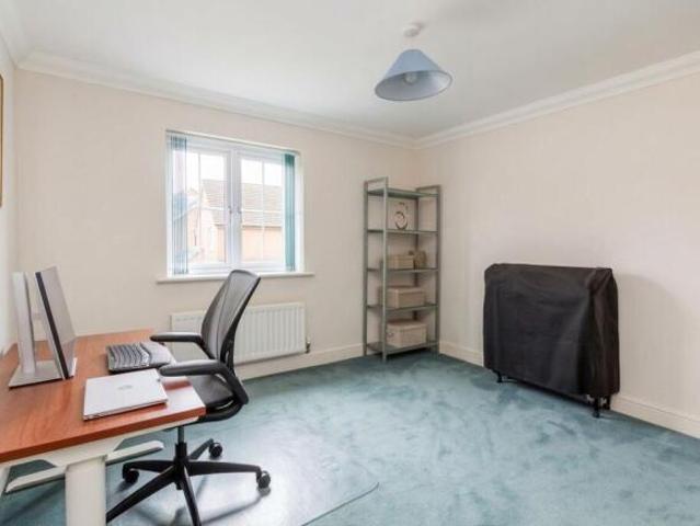 2 bedroom flat for sale in Mays Close, Earley, RG6