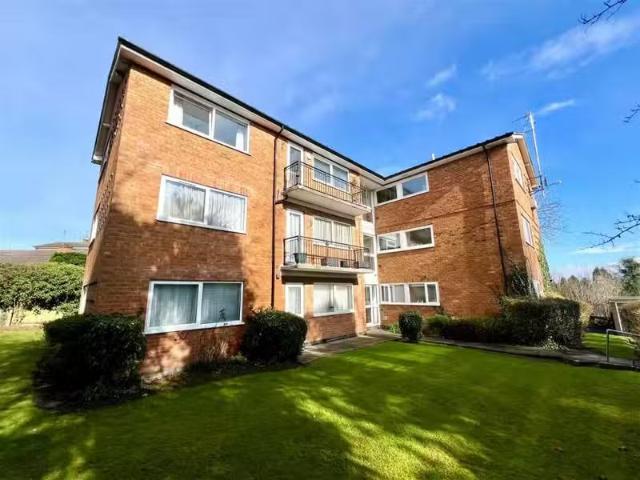 2 bedroom flat for sale in Meadow Drive, Hampton in Arden, Sol.