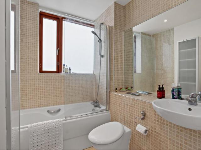 2 bedroom flat for sale in Meadowcroft, Cambridge, Cambridgeshire, CB4