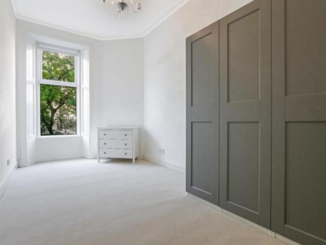 2 bedroom flat for sale in Meadowpark Street, Dennistoun, G31 2TE, G31
