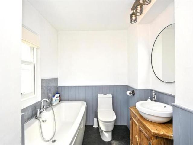 2 bedroom flat for sale in Meads Road, Eastbourne, BN20