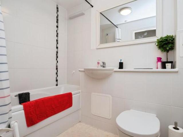 2 bedroom flat for sale in Medway Drive, Tunbridge Wells, TN1