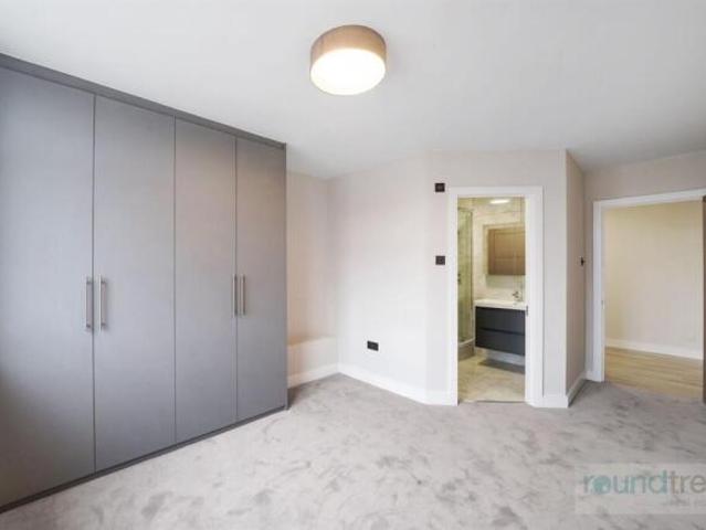 2 bedroom flat for sale in Melvin Hall, Golders Green Road, Golders Green, NW11