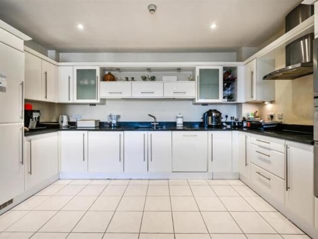 2 bedroom flat for sale in Merton Road, Wimbledon, SW19