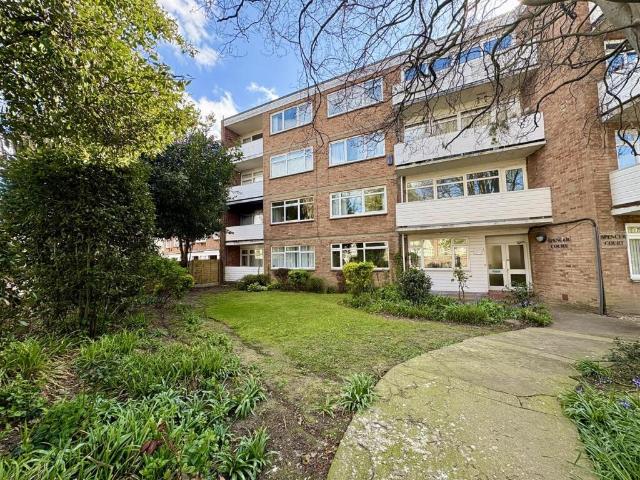 2 bedroom flat for sale in Merton Road, Southsea, PO5