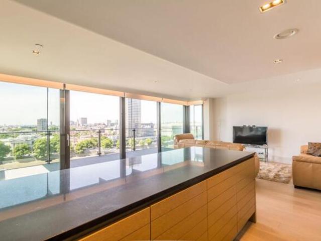 2 bedroom flat for sale in Merano Residences, Albert Embankment, Vauxhall, London, SE1