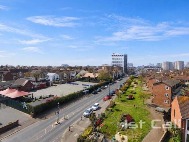 2 bedroom flat for sale in Meridian Point, 445 Southchurch Road, Southend On Sea, SS1