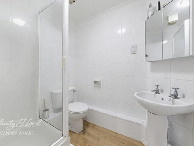 2 bedroom flat for sale in Meridian Place, London E14