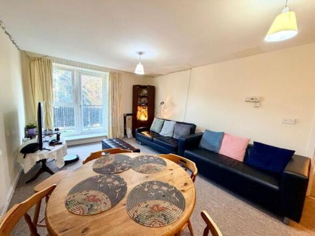 2 bedroom flat for sale in Metropolitan Station Approach, Watford, WD18 7BL, WD18
