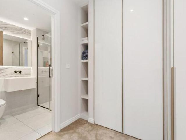 2 bedroom flat for sale in Michael Road, Kings Road Park, SW6