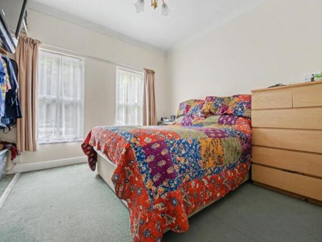 2 bedroom flat for sale in Midanbury Lane, Bitterne Park, SO18