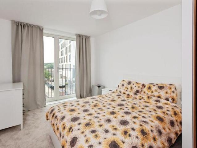 2 bedroom flat for sale in Midland Road, Bath, BA2