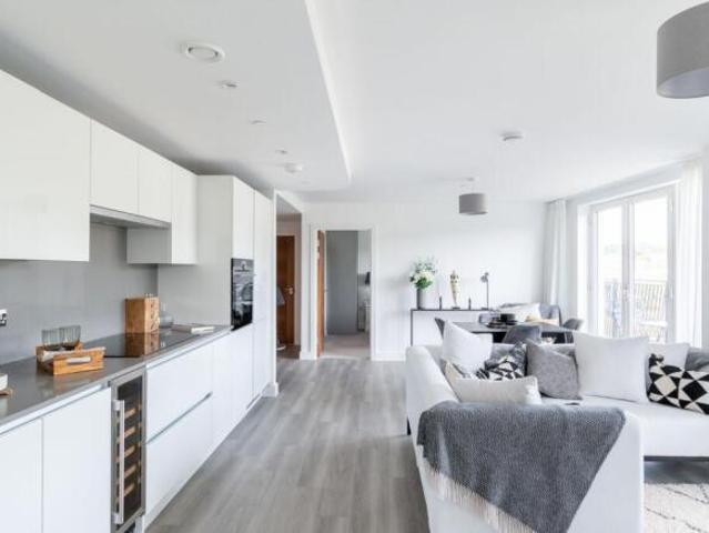 2 bedroom flat for sale in Midland Road, Bath, BA2