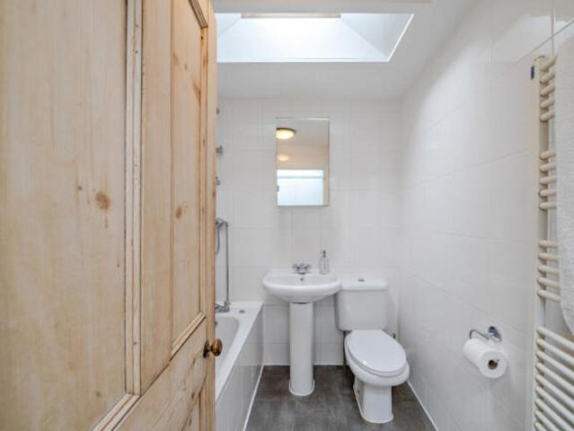 2 bedroom flat for sale in Milton Avenue, London, N6
