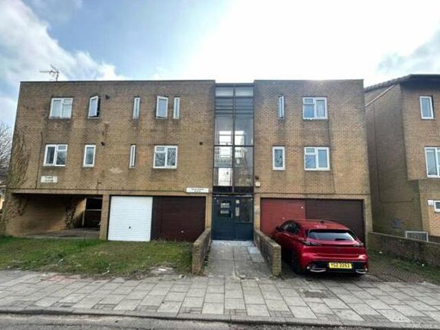 2 Bedroom Flat For Sale In Milton Keynes, Buckinghamshire