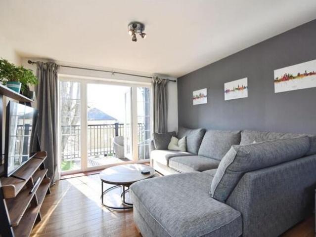 2 bedroom flat for sale in Milan Walk, Brentwood, CM14