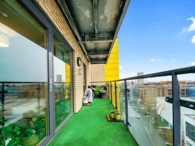 2 Bedroom Flat For Sale In Mile End, London