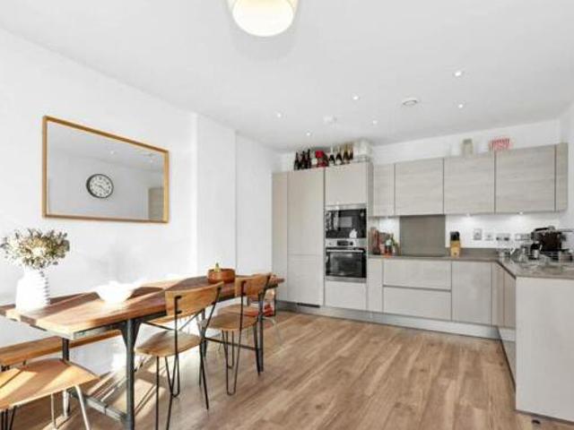 2 Bedroom Flat For Sale In Mile End, London