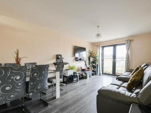 2 Bedroom Flat For Sale In Mile End, London
