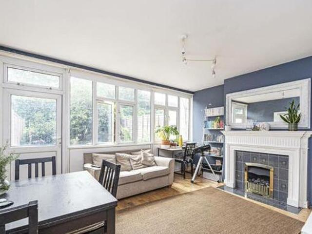 2 Bedroom Flat For Sale In Mile End, London