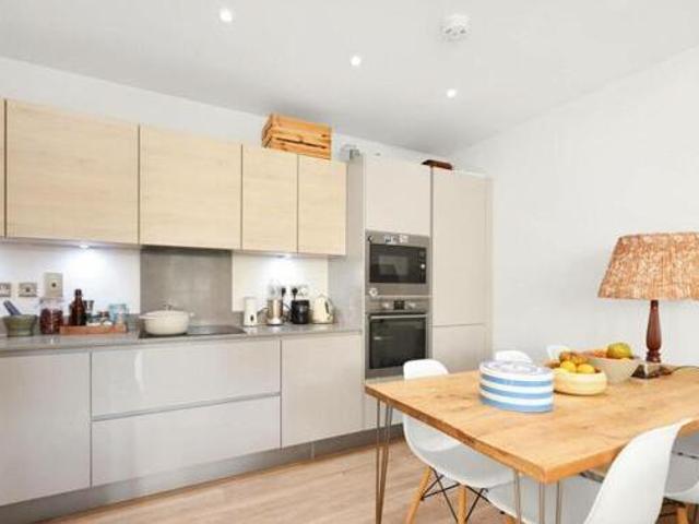 2 Bedroom Flat For Sale In Mile End, London