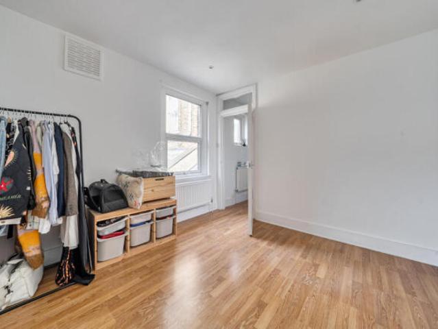 2 bedroom flat for sale in Miranda Road, Archway, London, N19