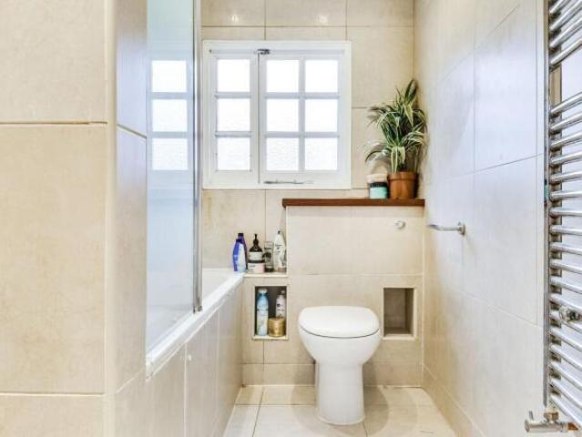 2 bedroom flat for sale in Mitchison Road, Islington, London, N1