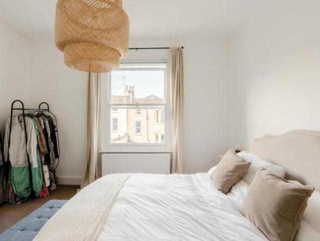 2 bedroom flat for sale in Montrose Avenue, Redland, Bristol, BS6