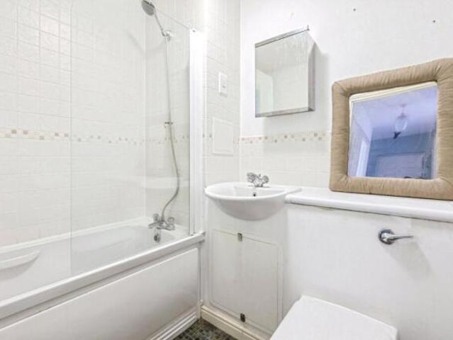 2 bedroom flat for sale in Moon Street, Plymouth, Devon, PL4