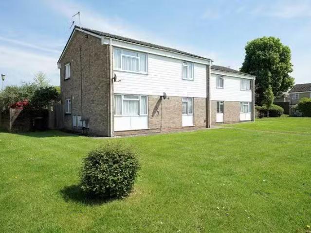 2 bedroom flat for sale in Moorfield Road, Backwell, BS48