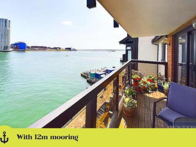 2 bedroom flat for sale in Moorhead Court, Ocean Village, SO14