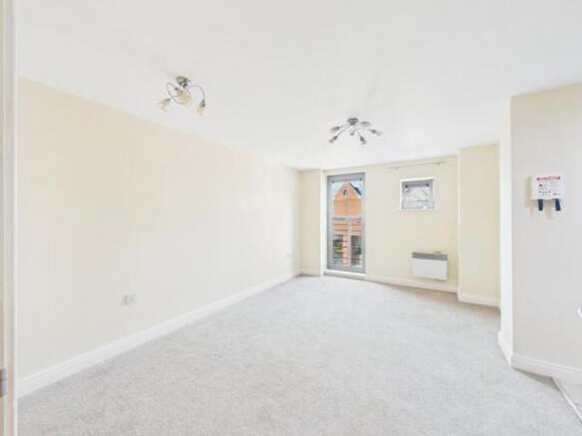 2 bedroom flat for sale in Moreton Place, Worcester, WR1