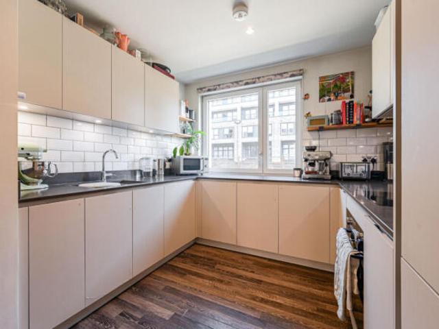 2 bedroom flat for sale in Moulding Lane, New Cross, London, SE14