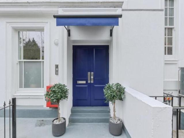 2 bedroom flat for sale in Mount Pleasant Avenue, Tunbridge Wells, Kent, TN1