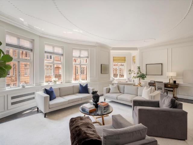 2 bedroom flat for sale in Mount Street, Mayfair, London, W1K