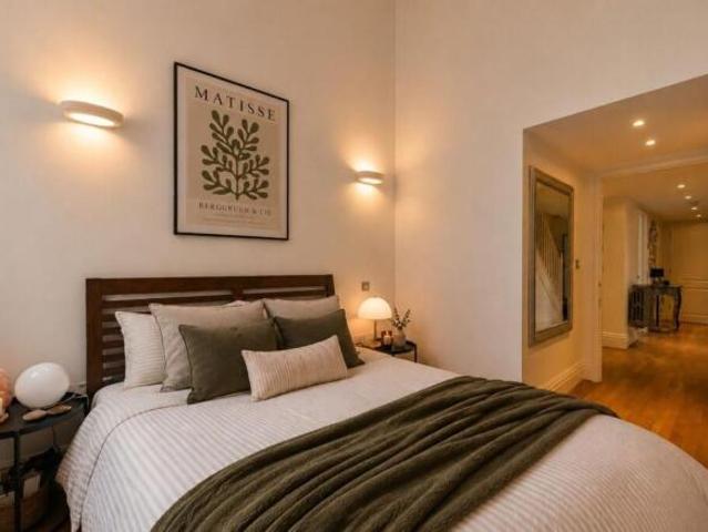 2 bedroom flat for sale in Mountford Mansions, Battersea Park, London, SW11