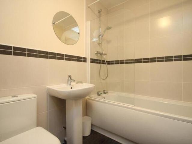 2 bedroom flat for sale in Mowbray Square, Harrogate, North Yorkshire, UK, HG1