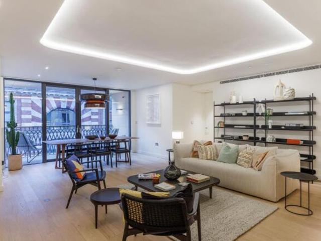 2 bedroom flat for sale in Moxton Street, Marylebone, London, W1U