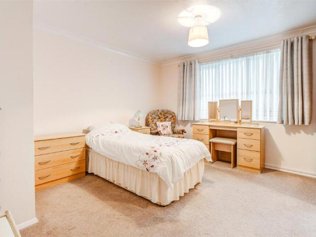 2 bedroom flat for sale in Mulberry Court, Goring Road, Goring by Sea, Worthing, BN12