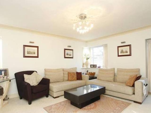 2 bedroom flat for sale in Mulberry Close Hendon London NW4 NW4