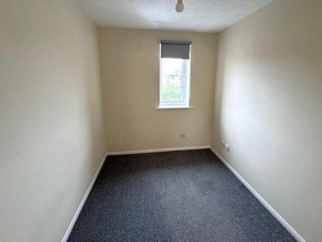 2 bedroom flat for sale in Mullards Close, Hackbridge, Surrey, CR4