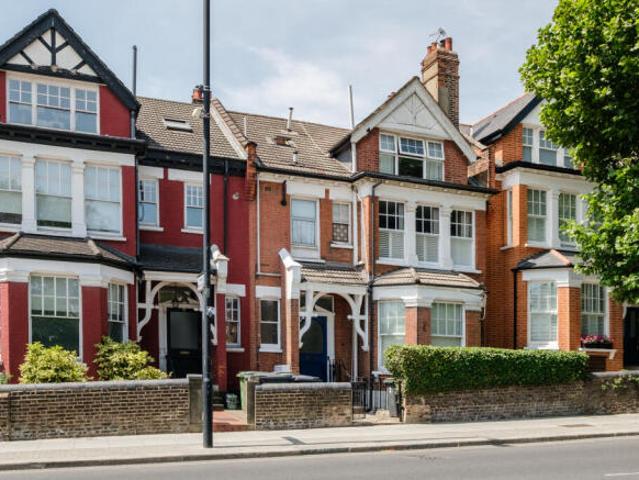 2 bedroom flat for sale in Muswell Hill Road, London, N10
