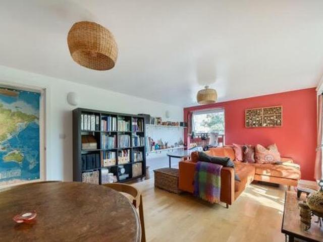 2 Bedroom Flat For Sale In N19, Islington