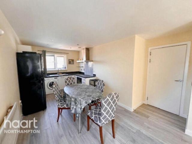 2 bedroom flat for sale in Narrow Lane, Northampton, NN1