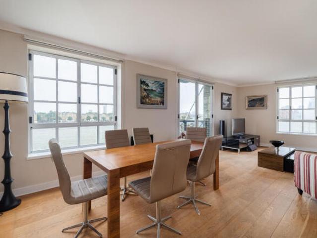 2 bedroom flat for sale in Narrow Street, London, E14