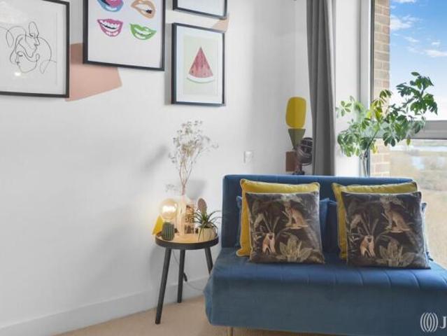 2 bedroom flat for sale in Navigation Point, N17