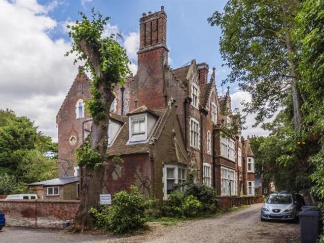 2 bedroom flat for sale in New Dover Road, Canterbury, CT1